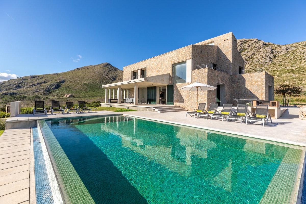 Villa D'alt Siller, Puerto Pollensa villa holiday with Villa Select