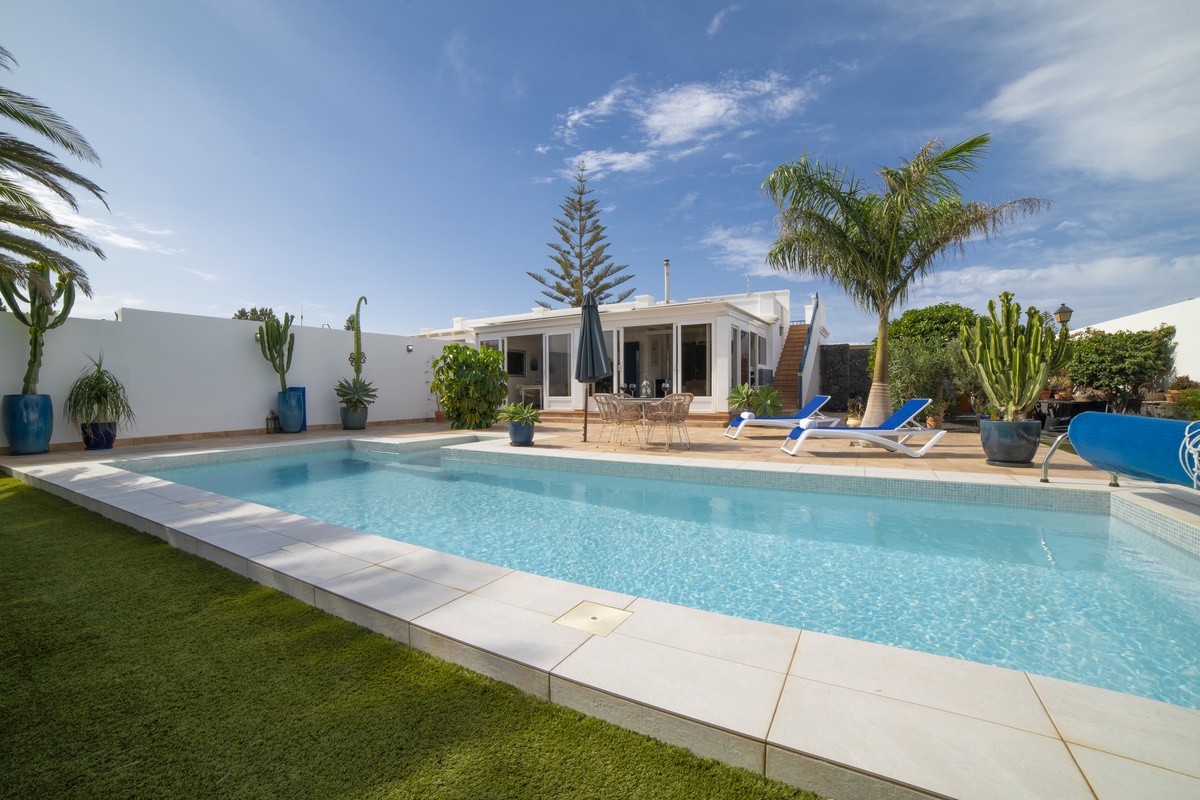 Lomo Blanco, Lanzarote villa holidays with the experts - Villa Select