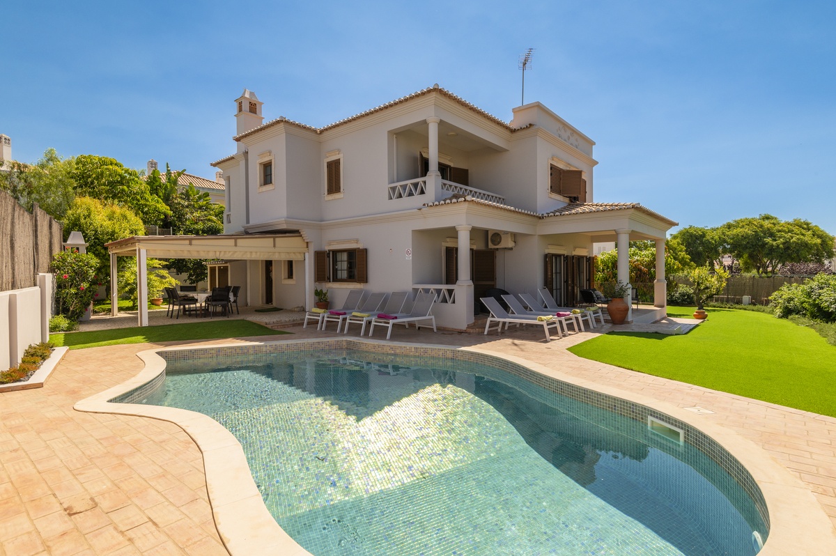 Villa Mangas, Albufeira, Algarve Villa Holidays with Villa Select